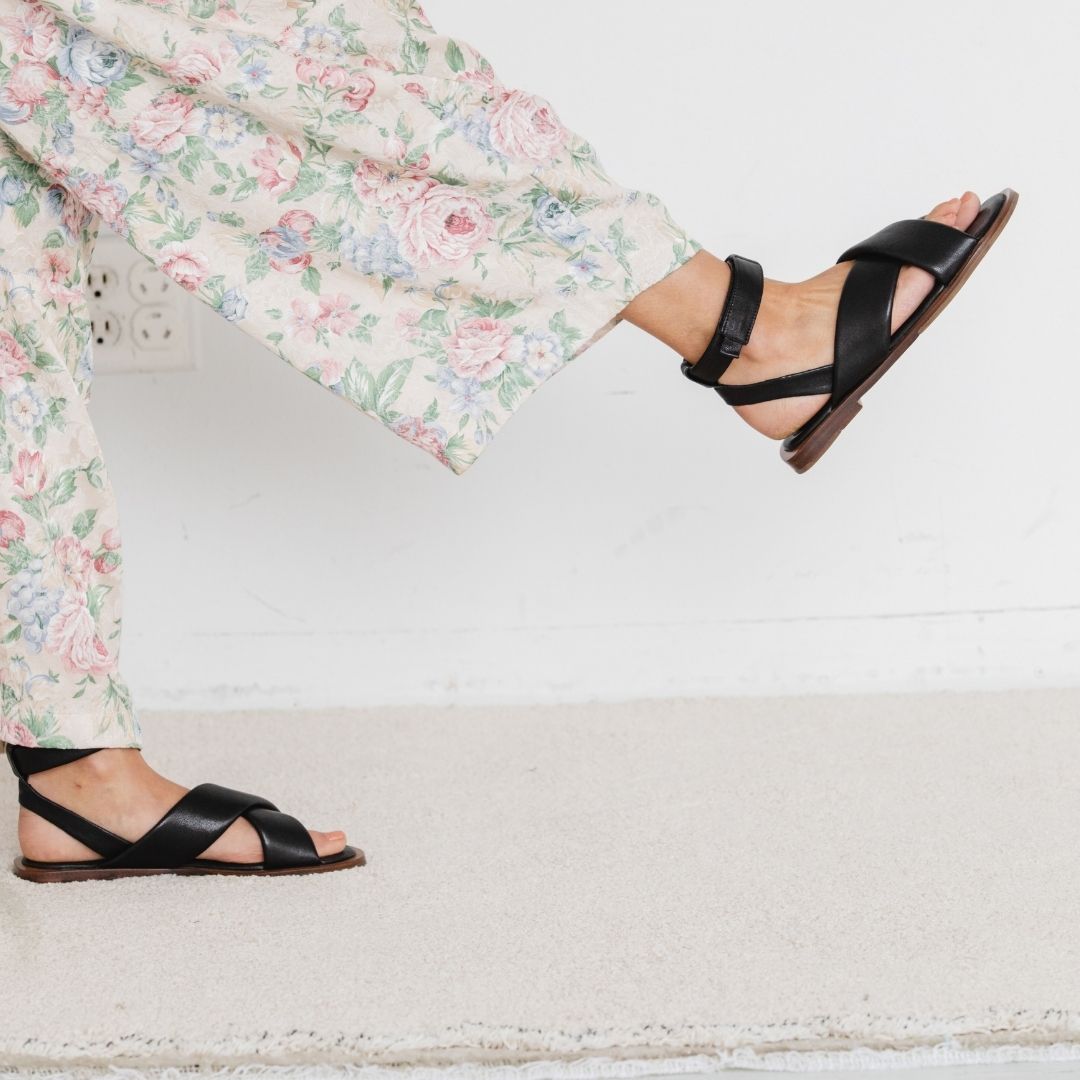 The Comfort Sandal [Black] – E I T H E R / O R